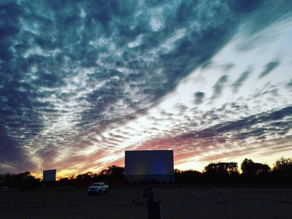 5 Texas Drive-In Movie Theaters Still Operating Today – TX Headlines