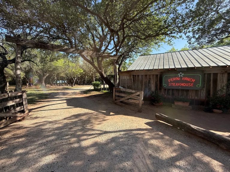 This Secret Steakhouse in Texas Is in the Middle of Nowhere – TX Headlines